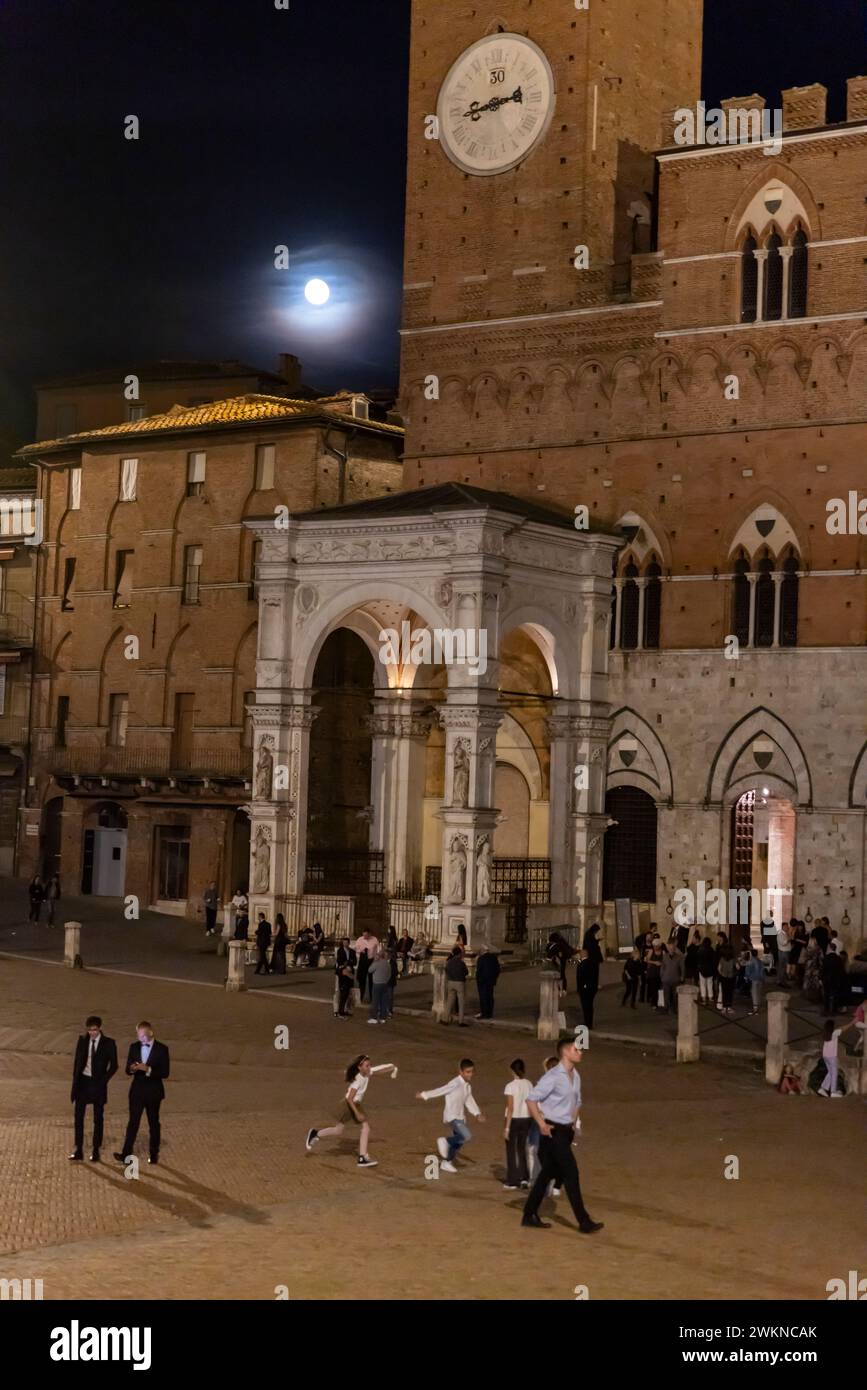 Daily life in Siena, Italy Stock Photo - Alamy