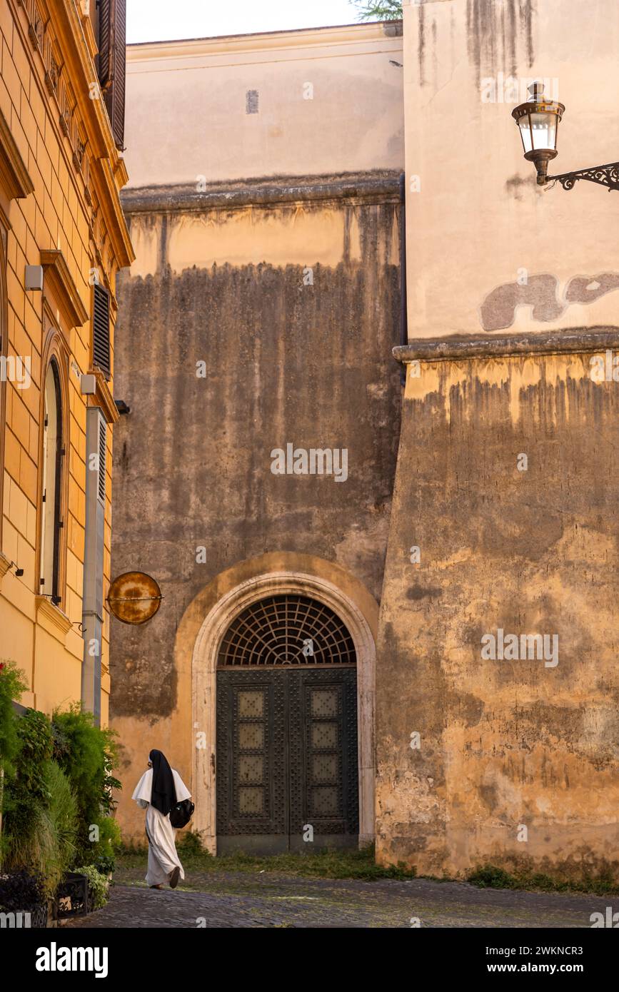 Daily life in Rome, Italy Stock Photo - Alamy