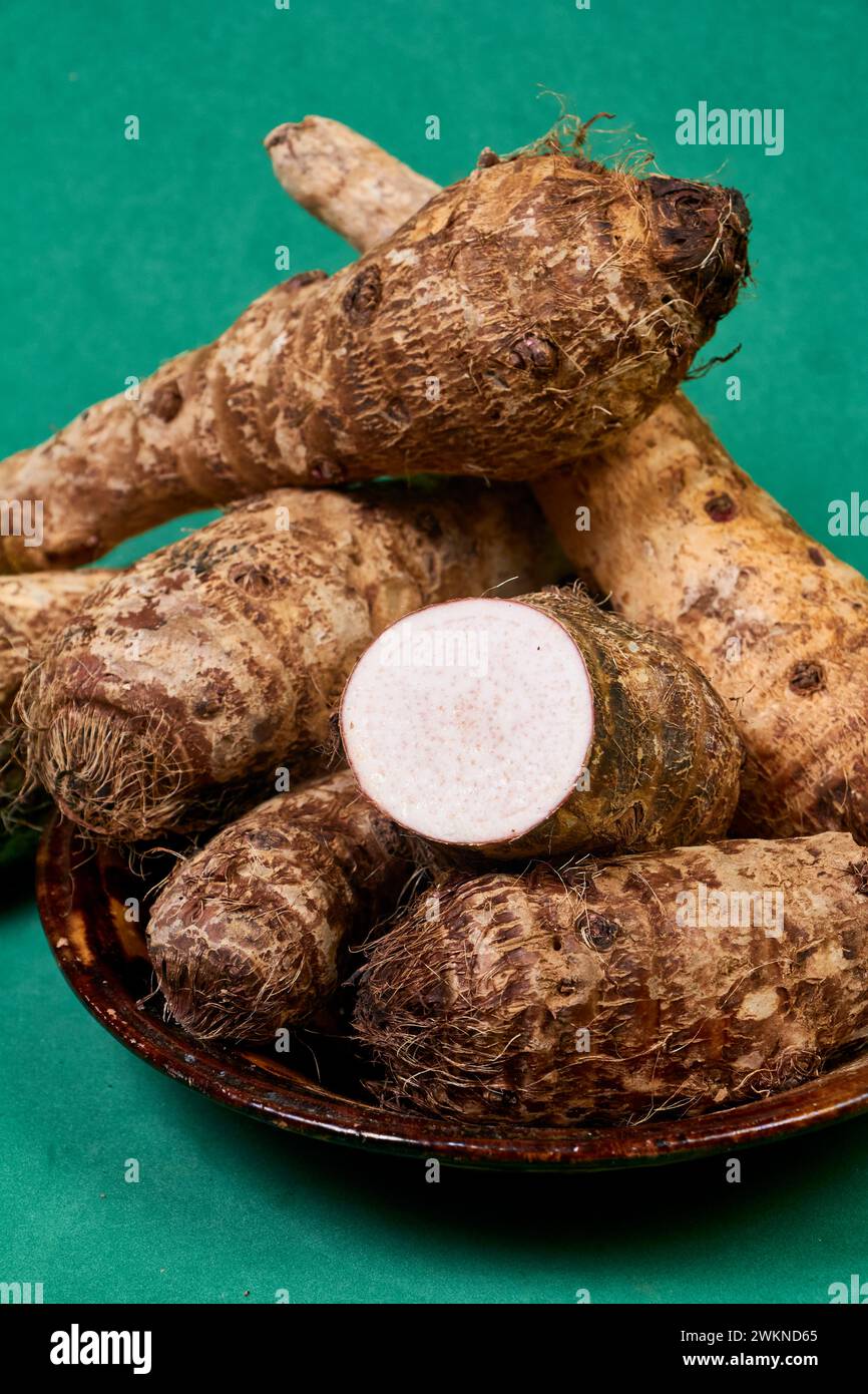 closeup of taro root vegetable, eddo malanga, hands table slice Stock ...