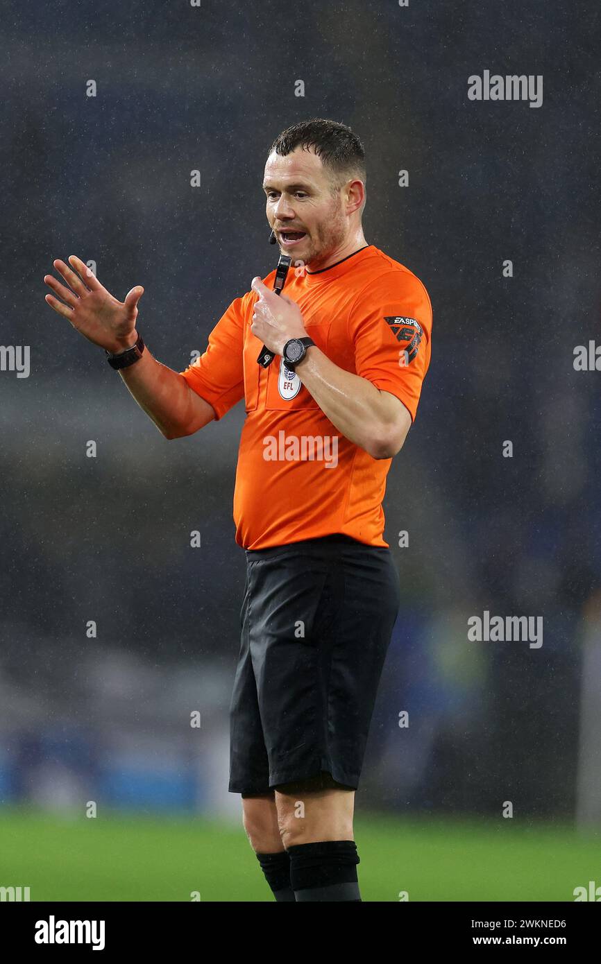 Referee leigh doughty hi-res stock photography and images - Alamy