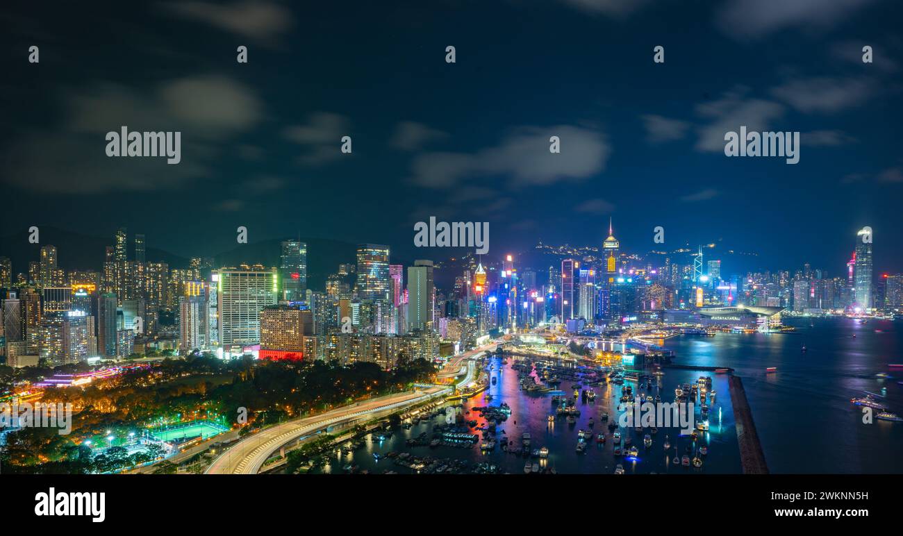 Bustling city lights hi-res stock photography and images - Alamy