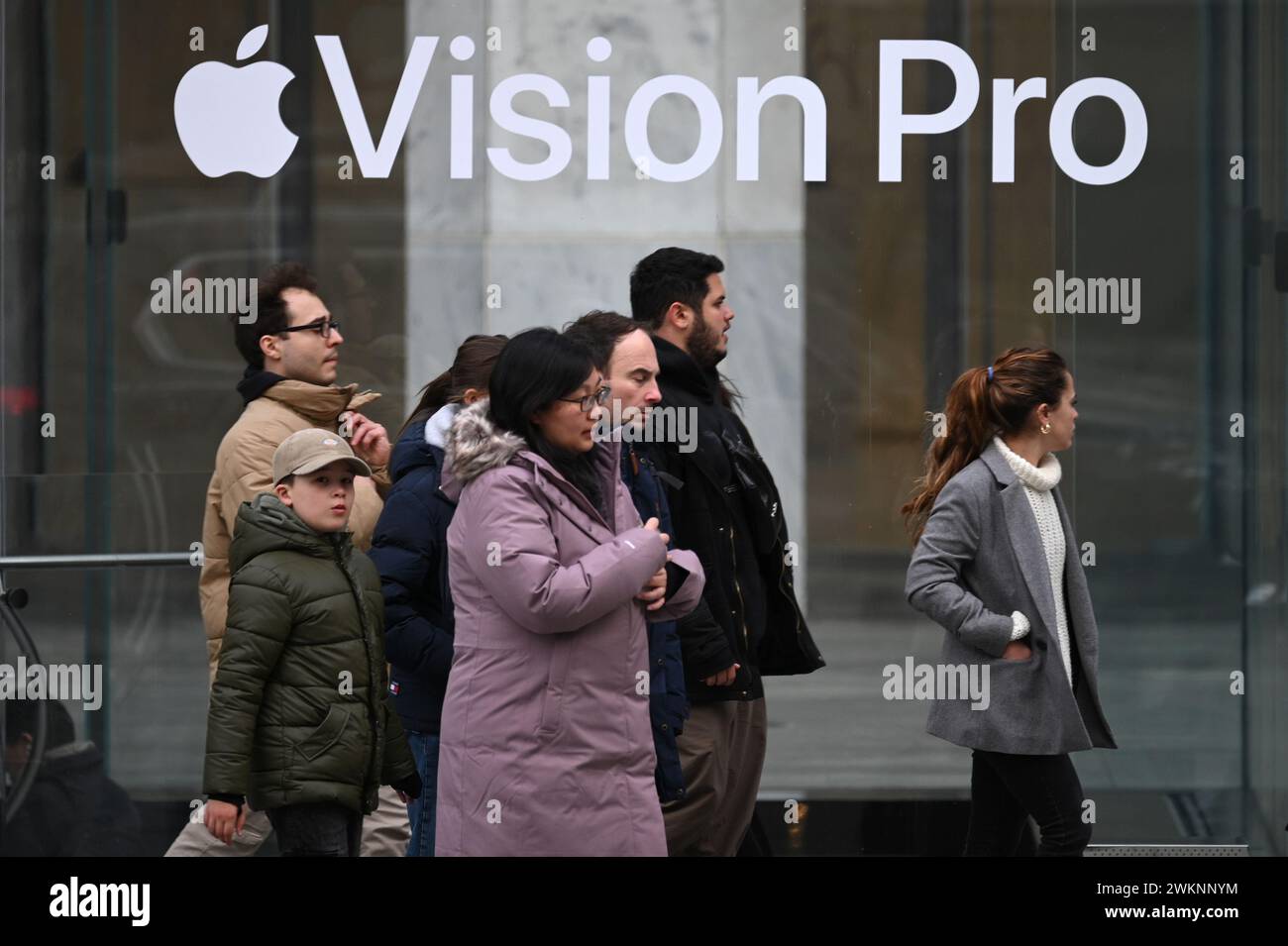 Apple vision pro interface hi-res stock photography and images - Alamy