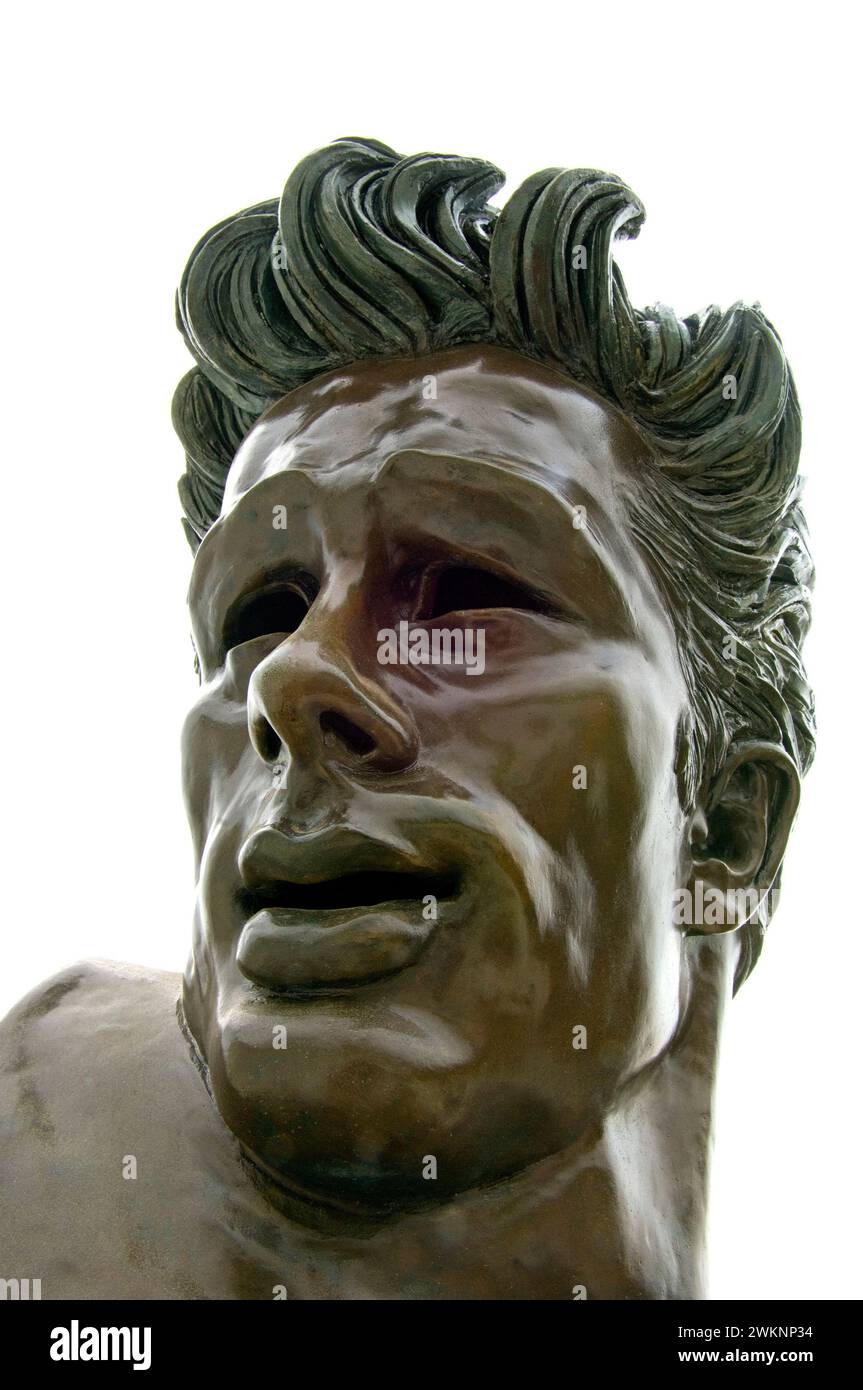 James Dean statue at the Griffith Park Observatory where scenes from ...