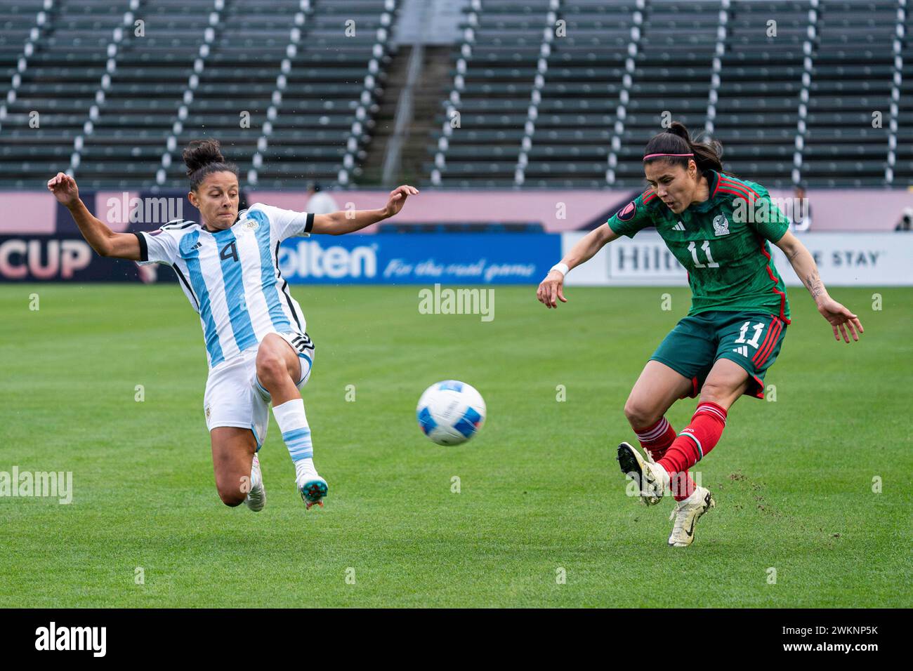 Mexico midfielder Jacqueline Ovalle (11) sends a pass against Argentina ...