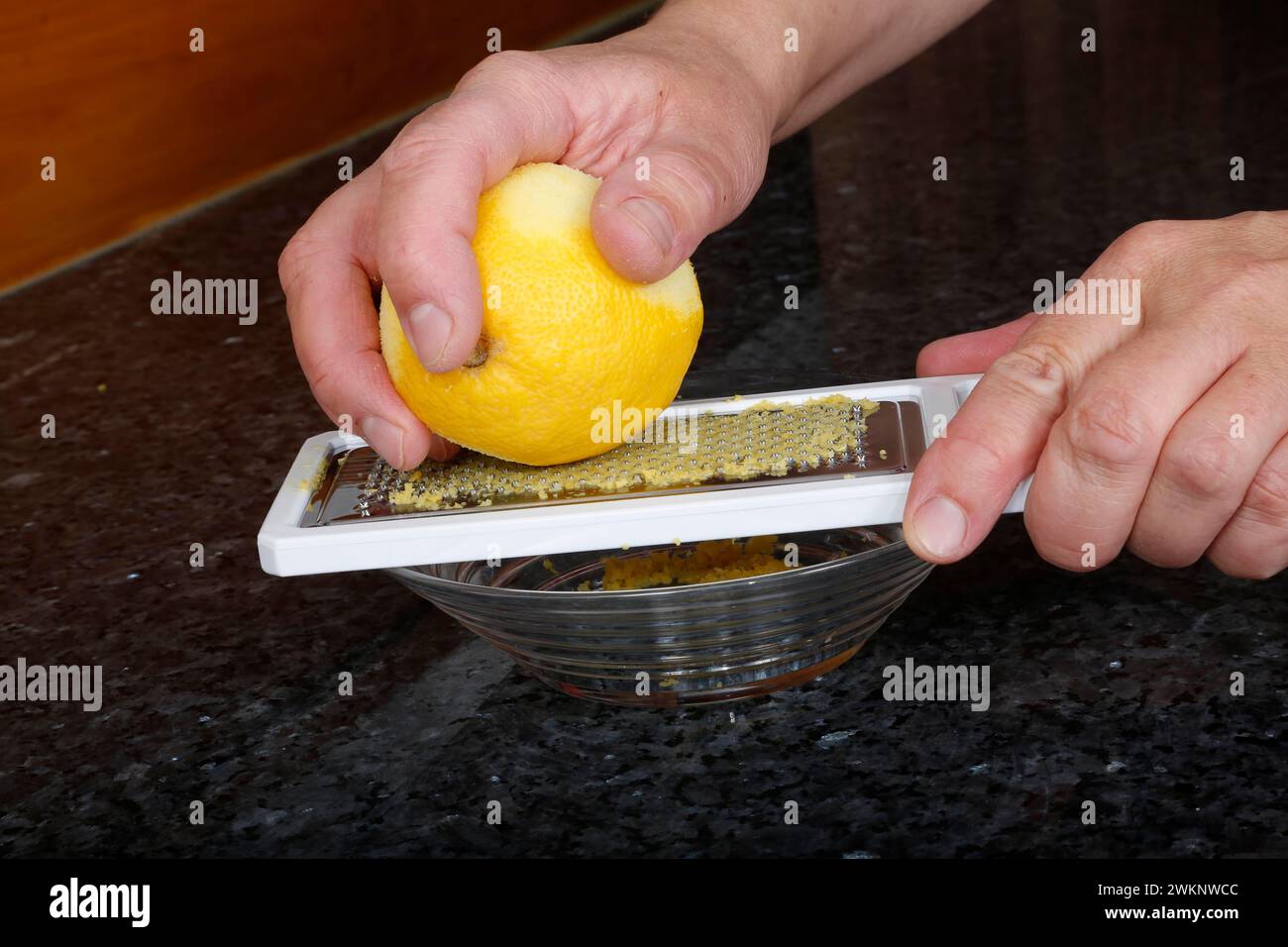 Preparation lemon sauce for fillet of Dreisam salmon with wild rice ...