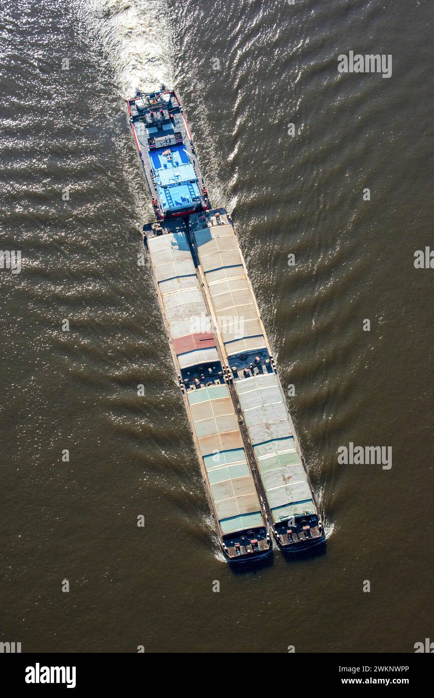 Lighter barge hi-res stock photography and images - Alamy