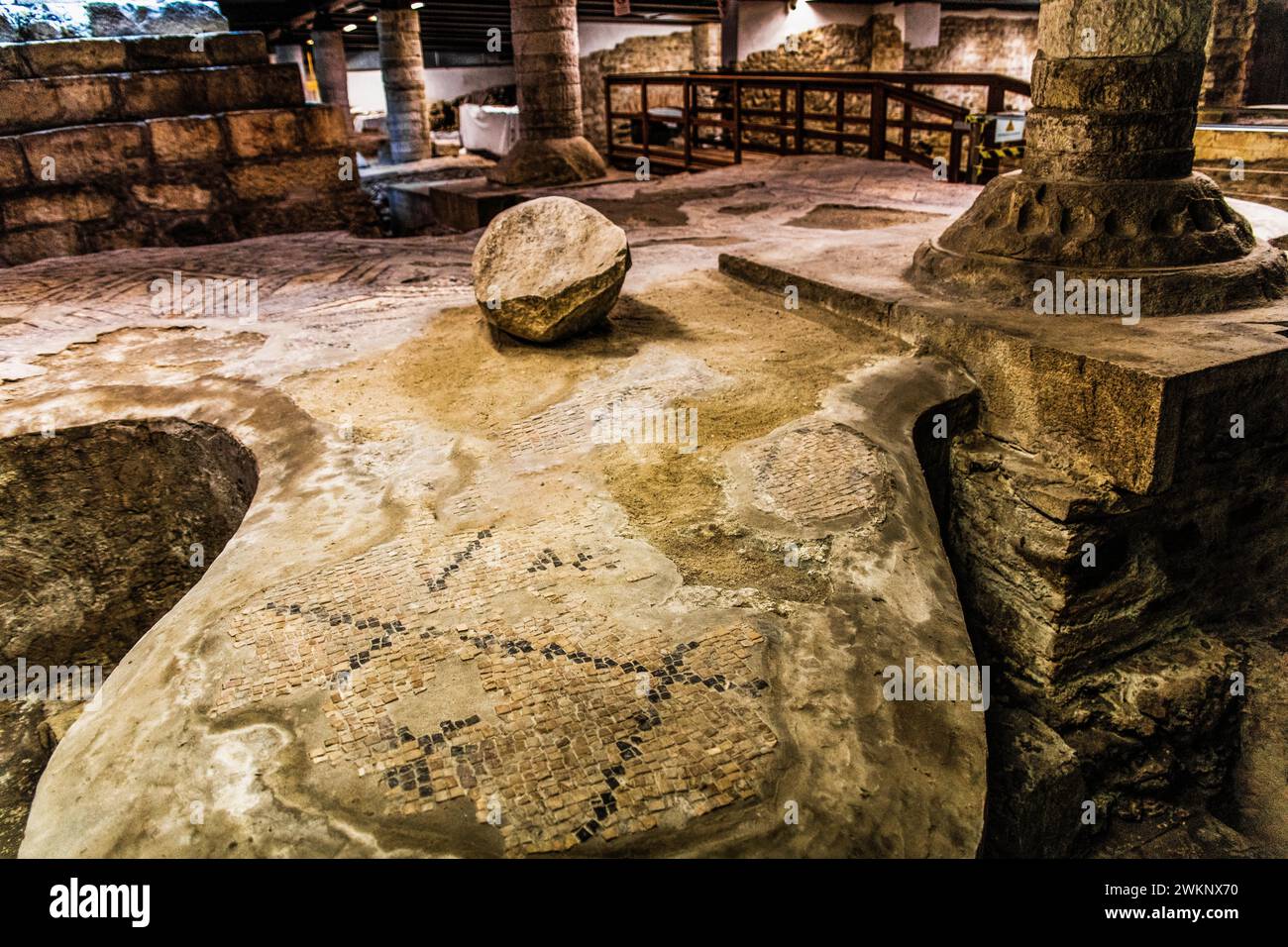 Crypt of the excavations from the 4th century, Crypta degli Scavi ...