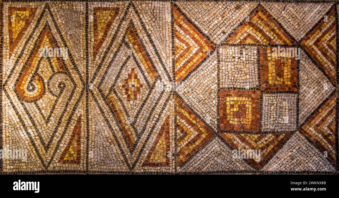 Domus and bishop's residence from the 4th century, basilica of Aquileia ...