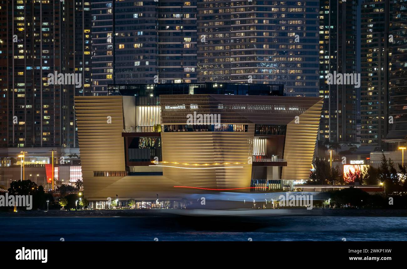 Hong Kong's brand new Palace Museum, West Kowloon cutural District ...