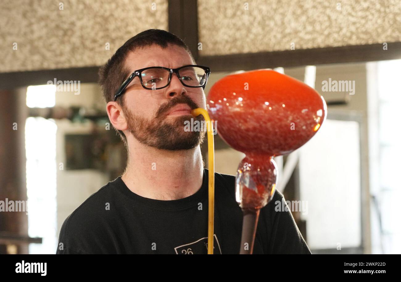 St. Louis, United States. 25th Feb, 2024. Glass blower Thomas McFarland ...