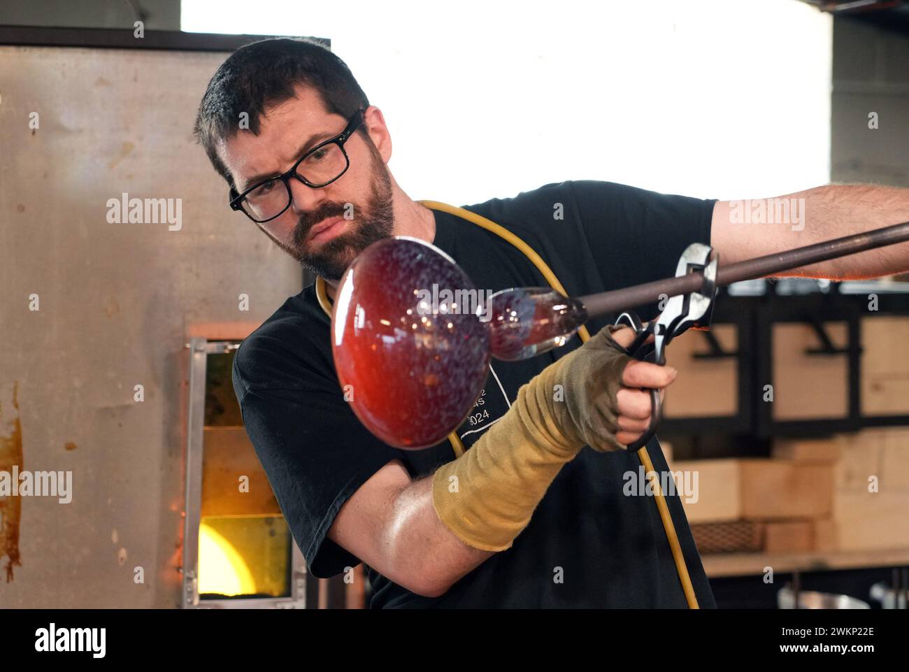 St. Louis, United States. 25th Feb, 2024. Glass blower Thomas McFarland ...