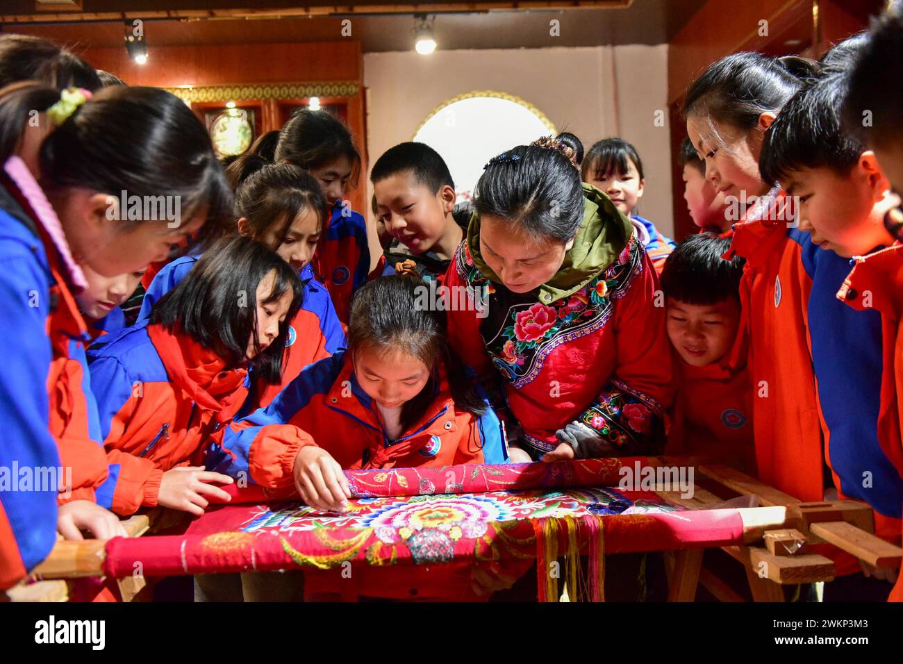 Students learn Miao embroidery in Youyang Tujia and Miao Autonomous ...