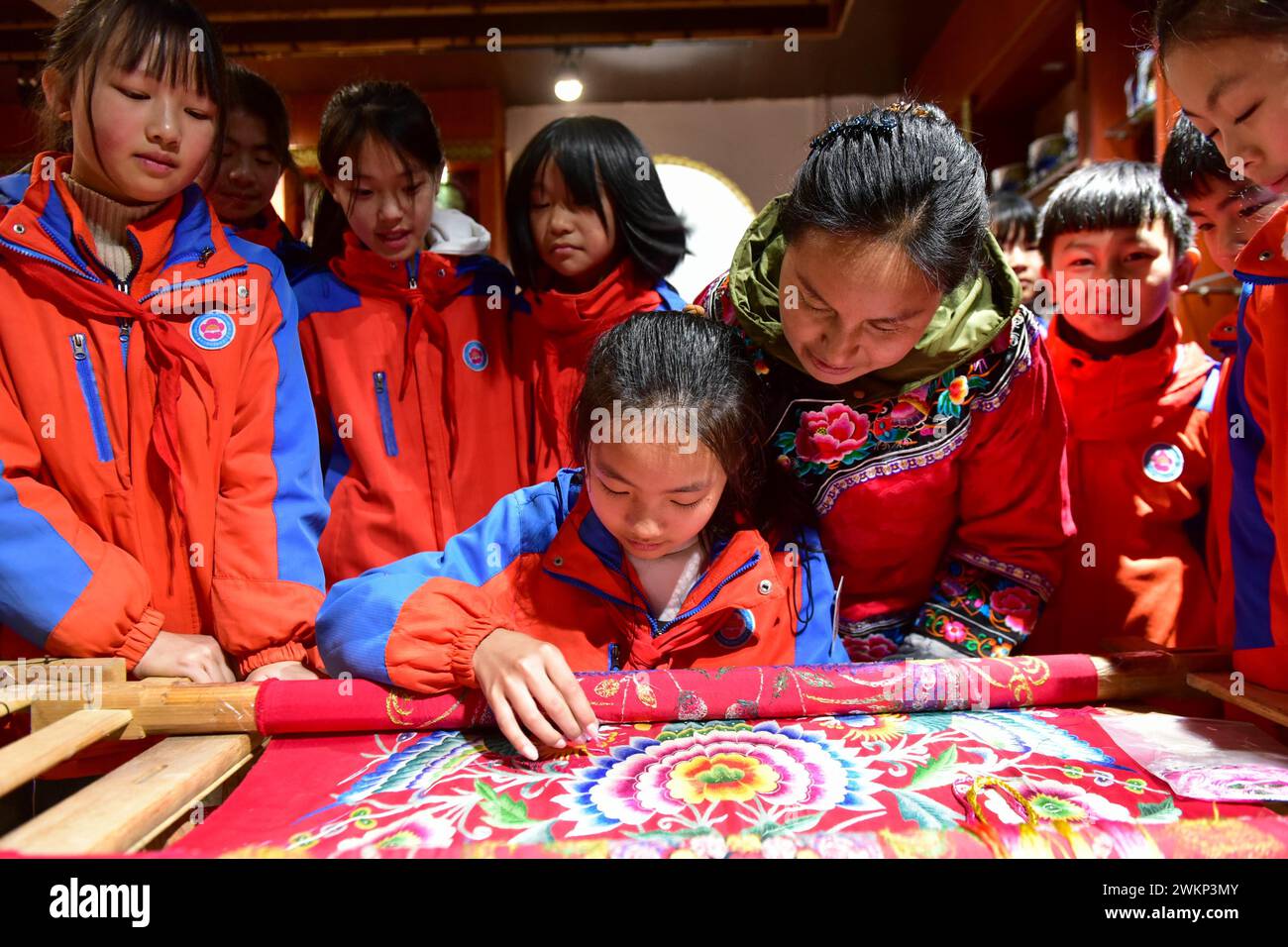 Students learn Miao embroidery in Youyang Tujia and Miao Autonomous ...