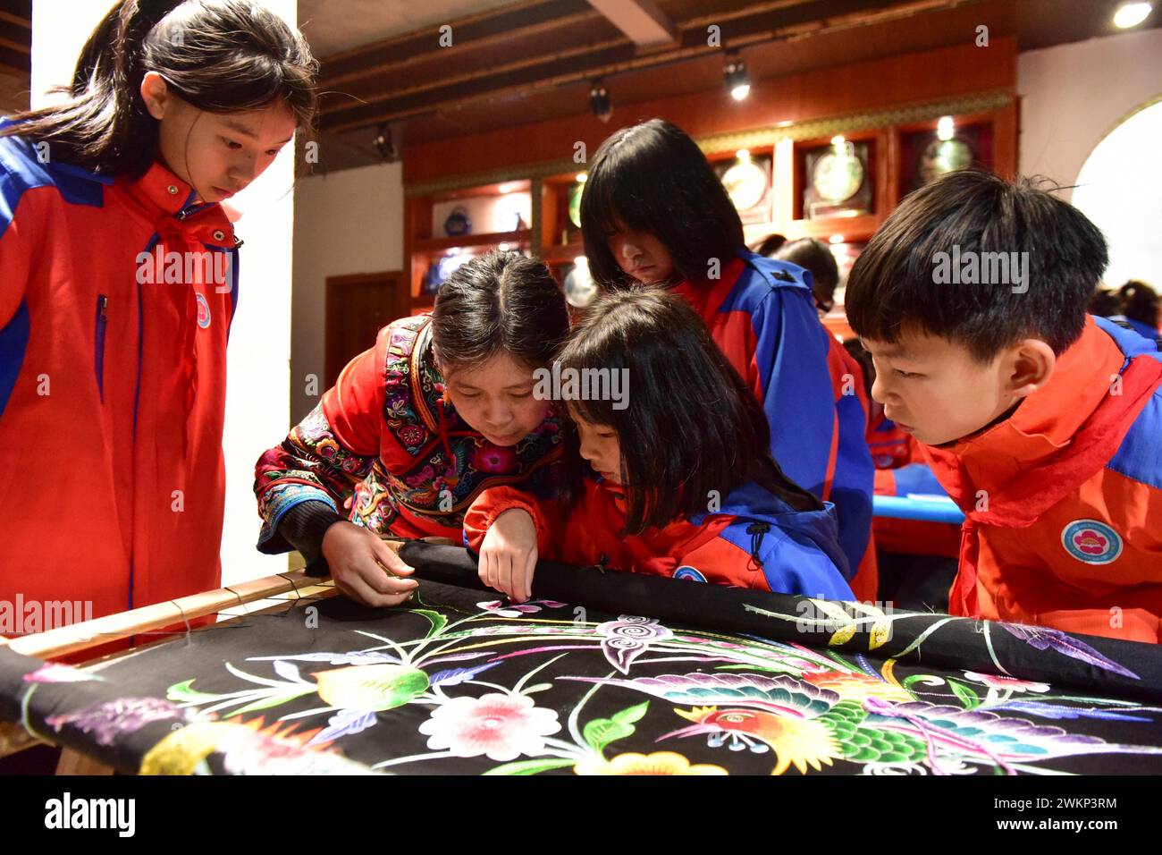 Students learn Miao embroidery in Youyang Tujia and Miao Autonomous ...