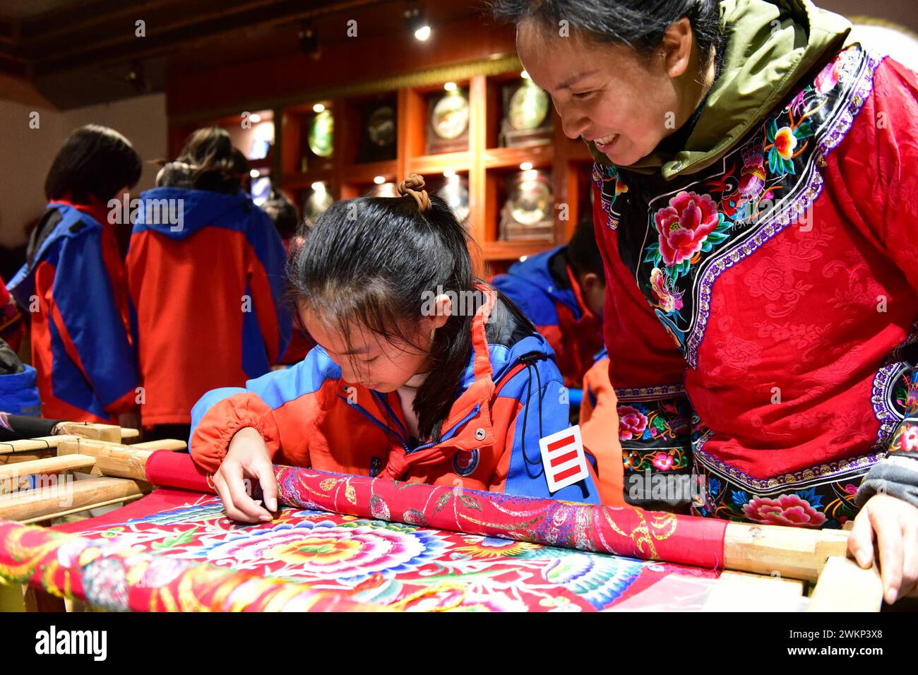 Students learn Miao embroidery in Youyang Tujia and Miao Autonomous ...