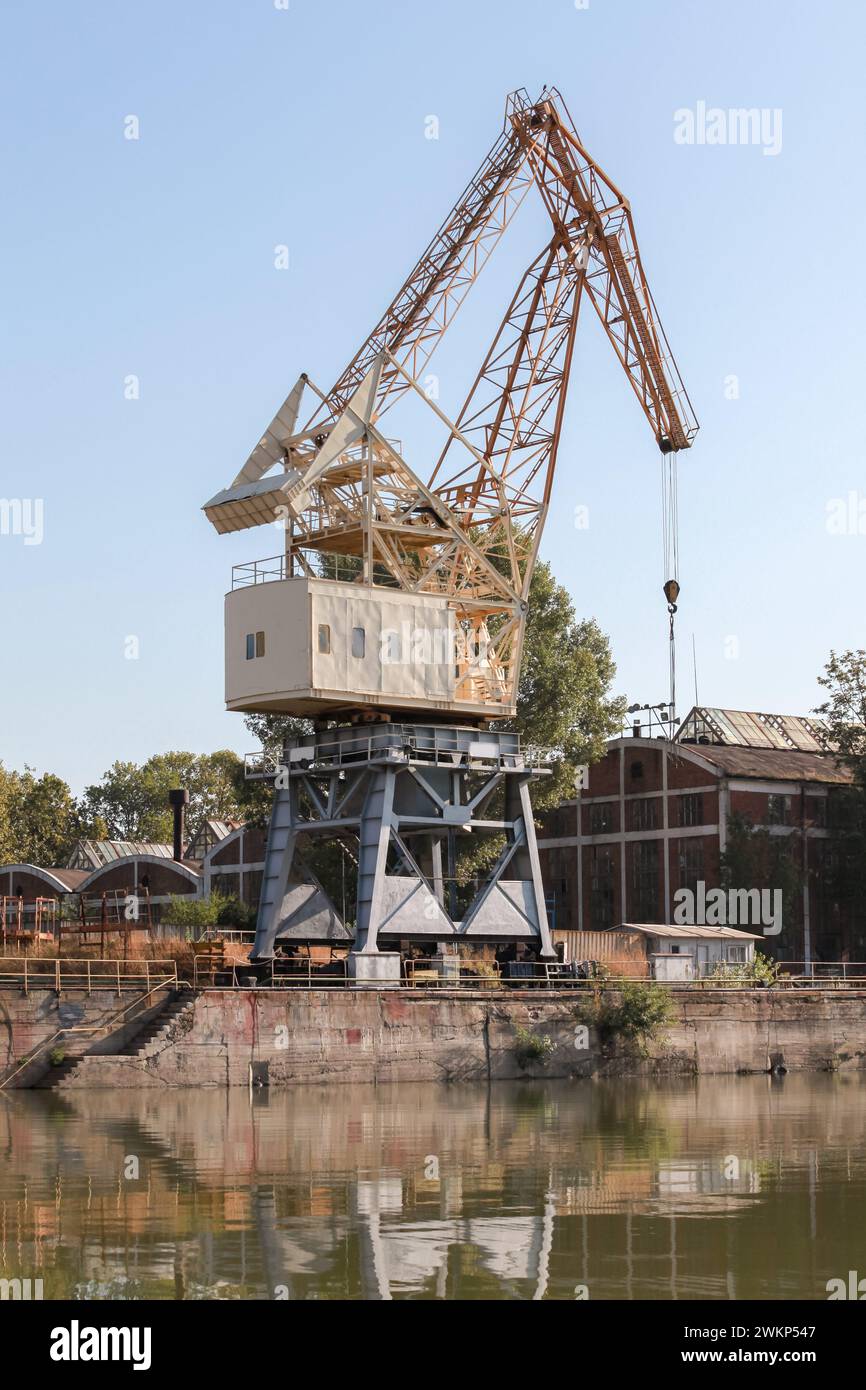 Portal crane hi-res stock photography and images - Alamy