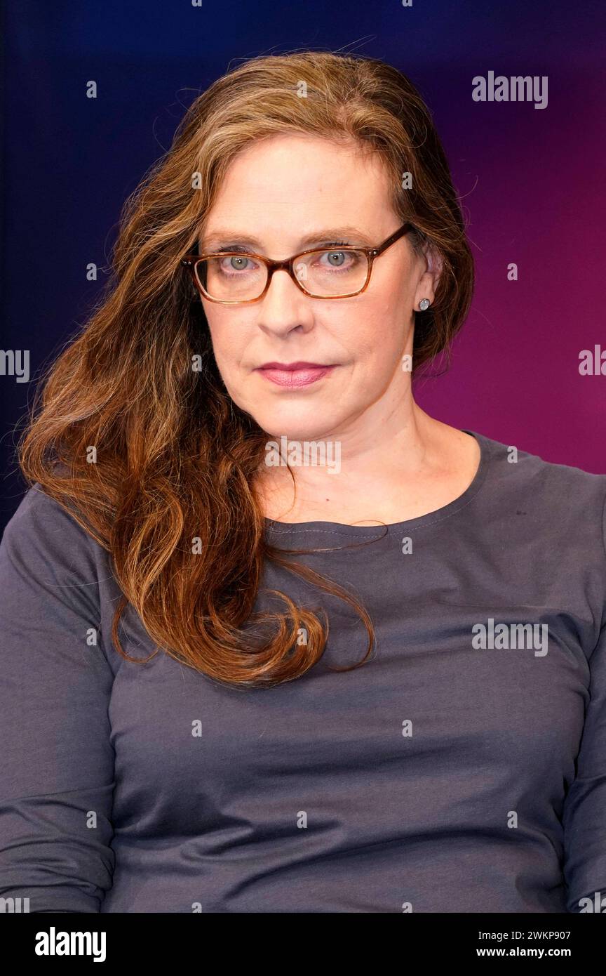 Mary Elise Sarotte in der ARD-Talkshow maischberger im Studio Berlin ...