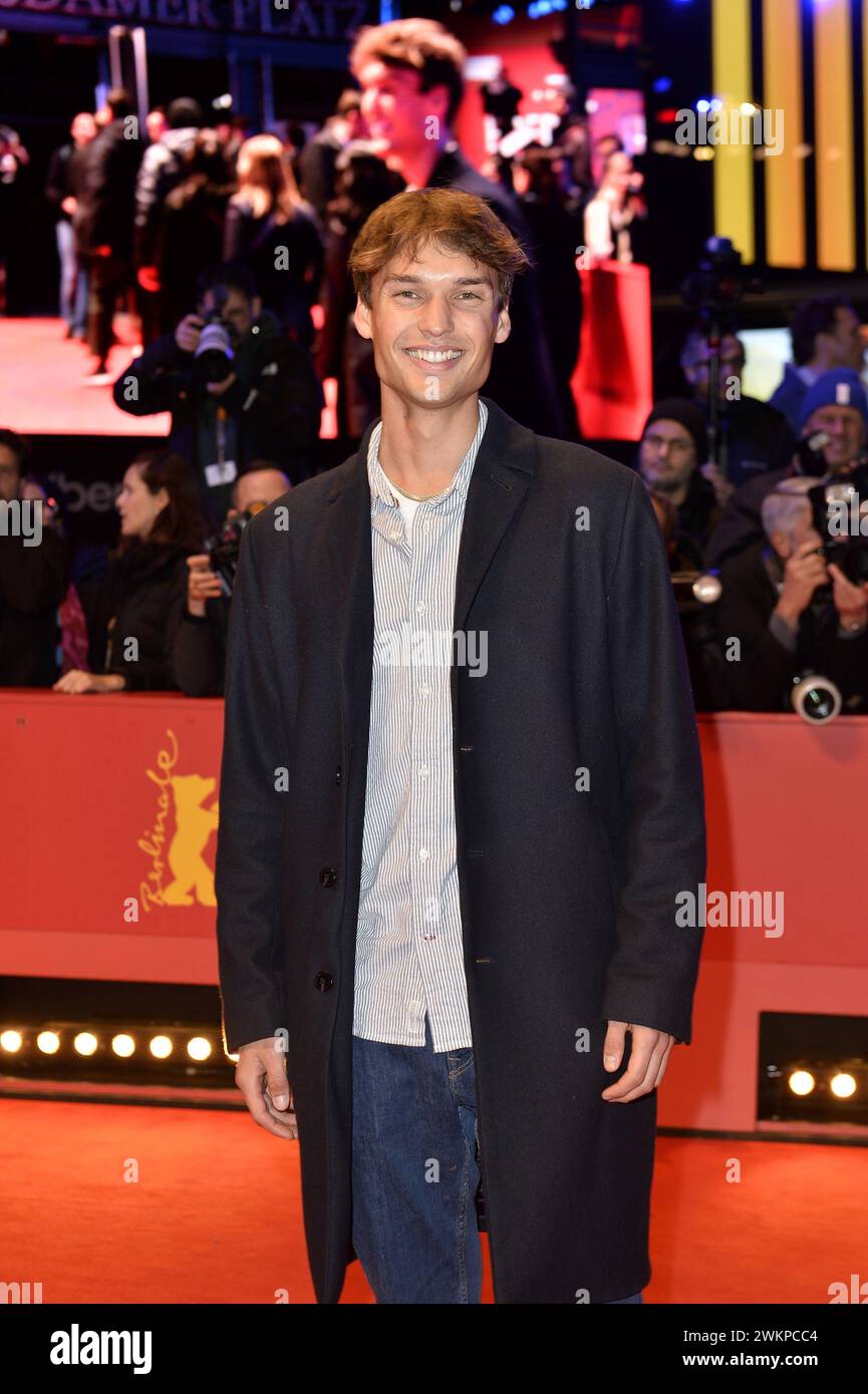 Arne Carlos Boettcher bei der Spaceman Premiere bei den 74 ...