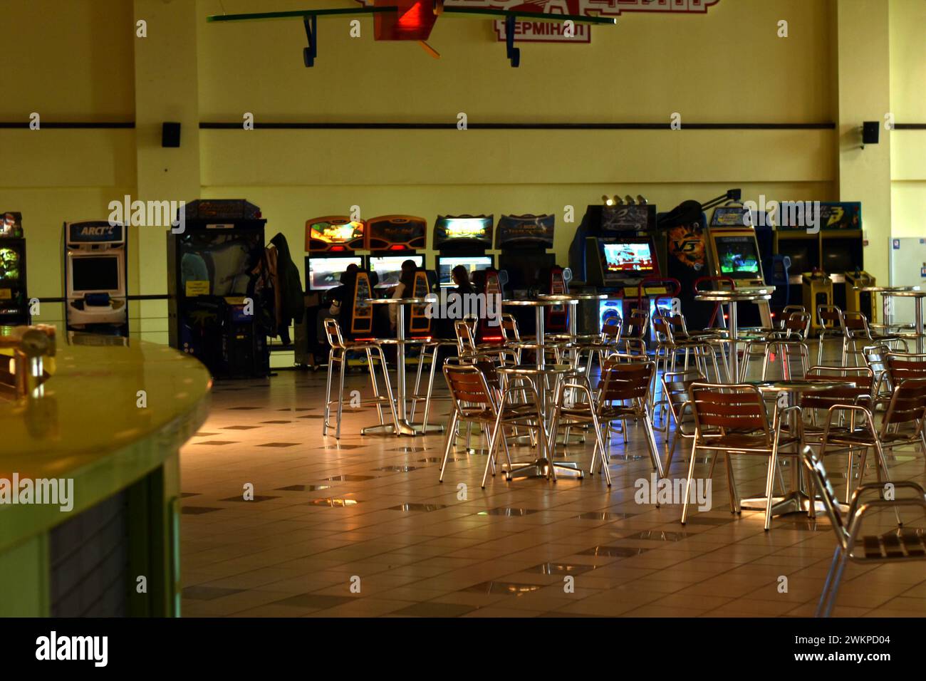 Vending machine girl hi-res stock photography and images - Alamy