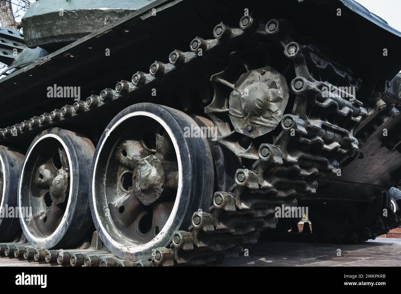 Wheel of army tank hi-res stock photography and images - Alamy