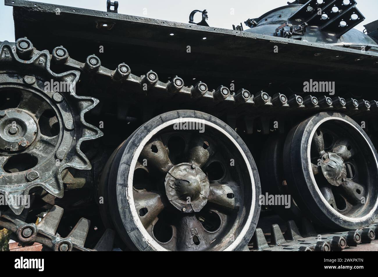 Wheel of army tank hi-res stock photography and images - Alamy
