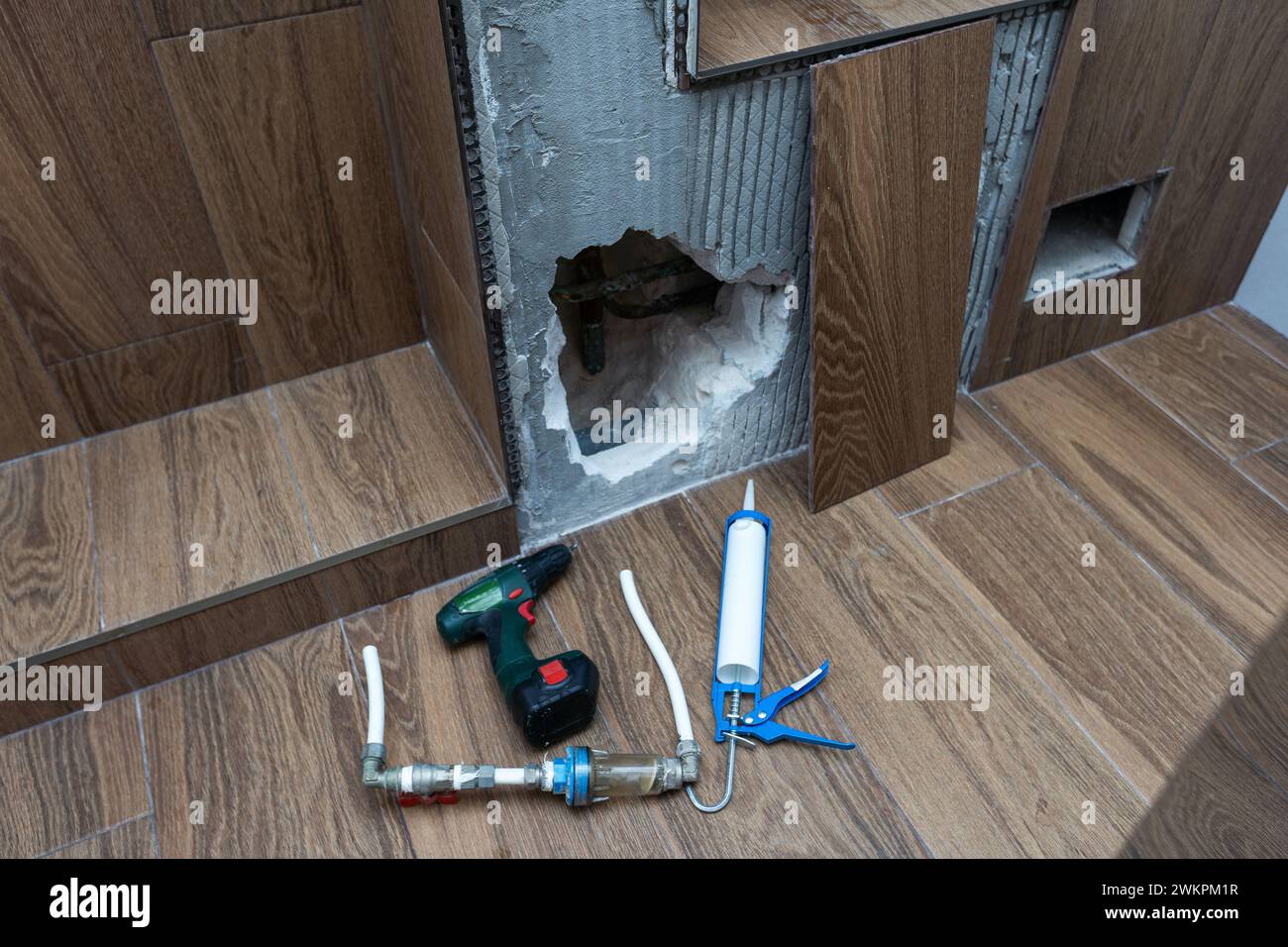 Plumbing communications. Incorrectly executed piping or water supply. A ...