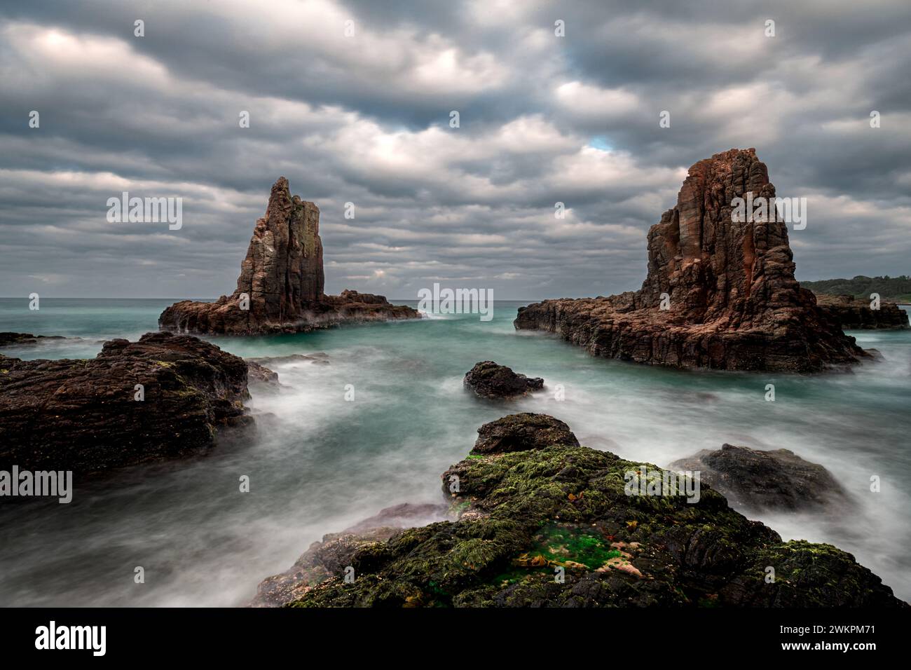 Famous Cathedral Rock at the rugged coastline of Kiama, south of Sydney ...
