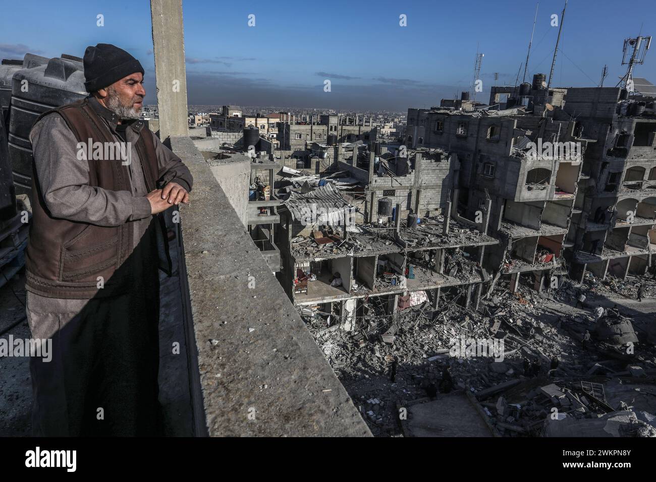 Rafah, Palestinian Territories. 22nd Feb, 2024. Palestinians inspect ...