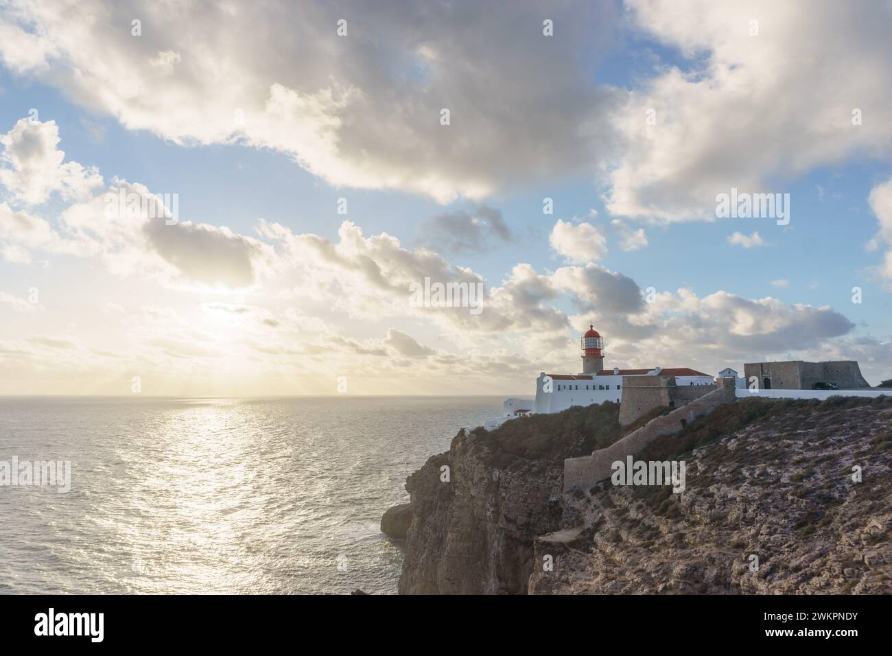 Sunset at lighthouse of Cabo de Sao Vicente with sunlight shining ...