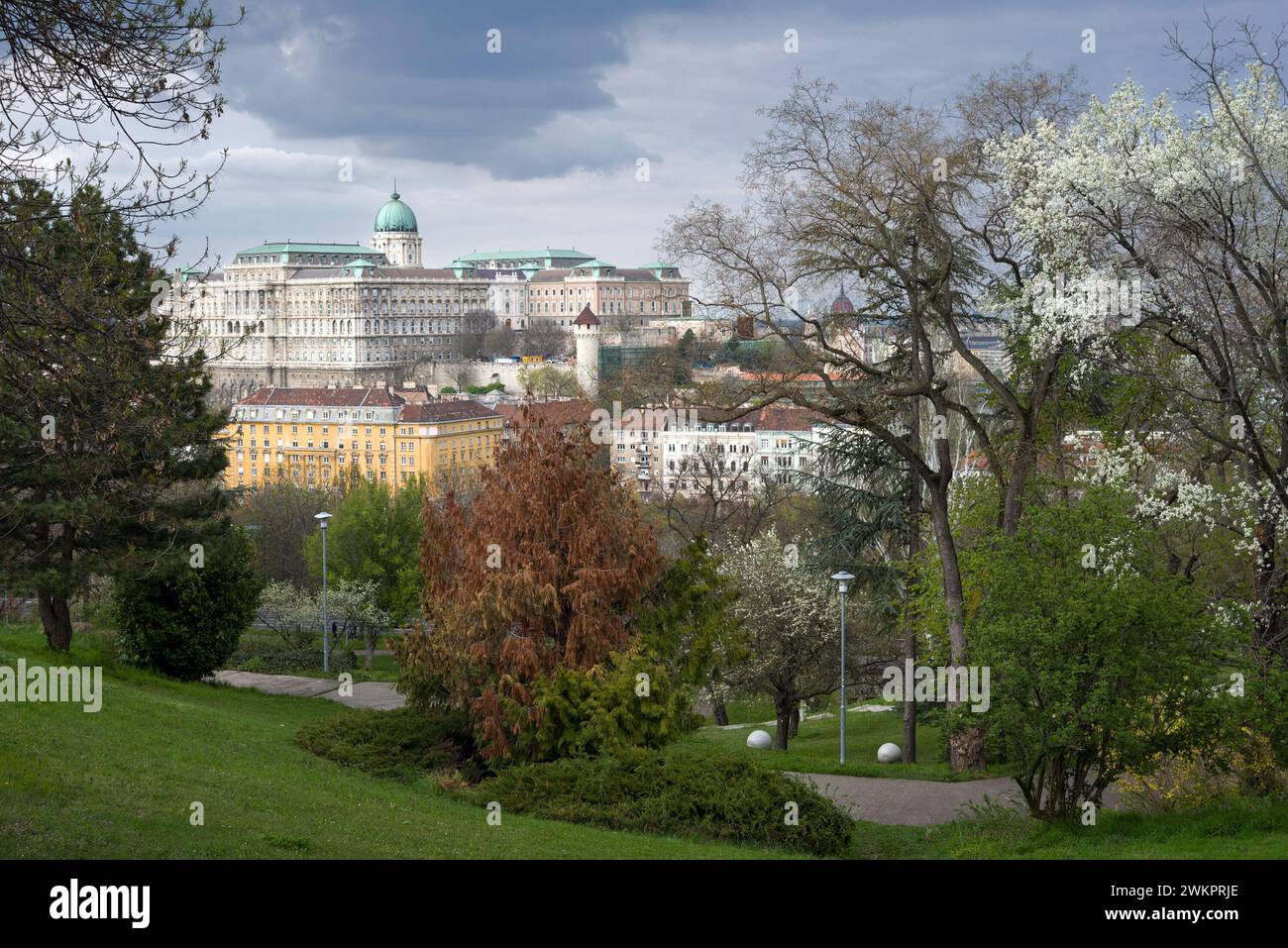 Royal palace view hi-res stock photography and images - Alamy