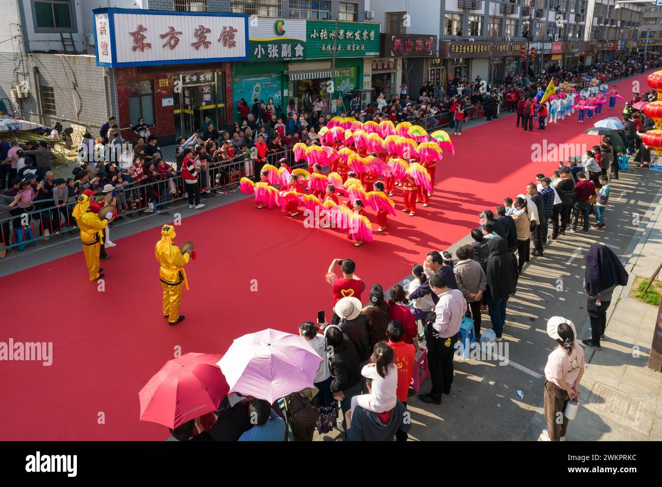 Folk actors perform on the street to welcome Lantern Festival in Ningbo ...