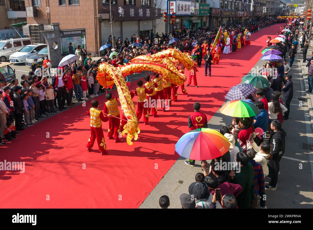 Folk actors perform on the street to welcome Lantern Festival in Ningbo ...