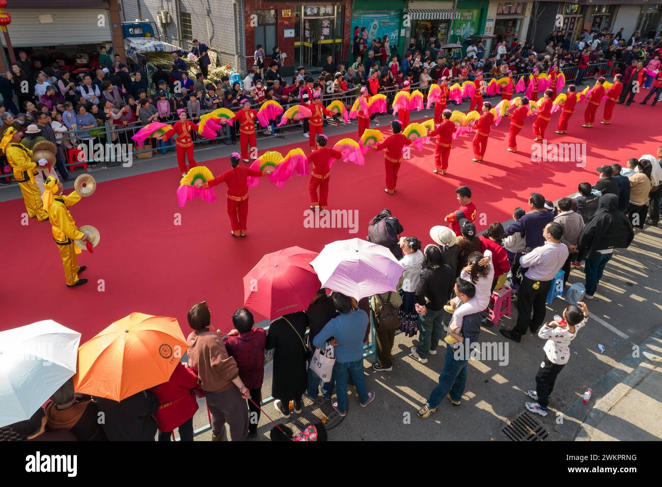 Folk actors perform on the street to welcome Lantern Festival in Ningbo ...