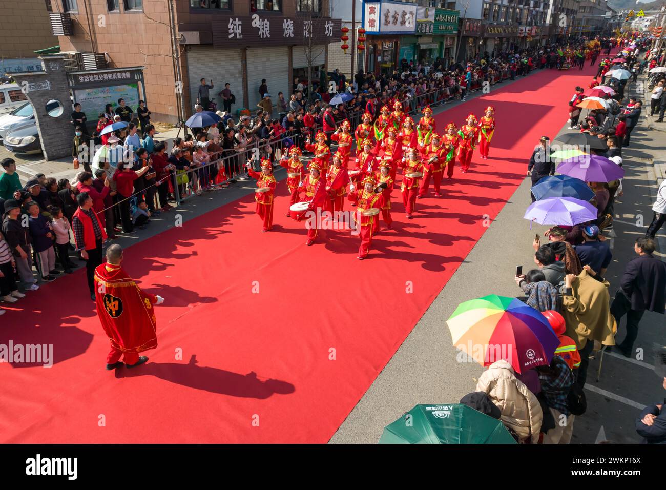 Folk actors perform on the street to welcome Lantern Festival in Ningbo ...