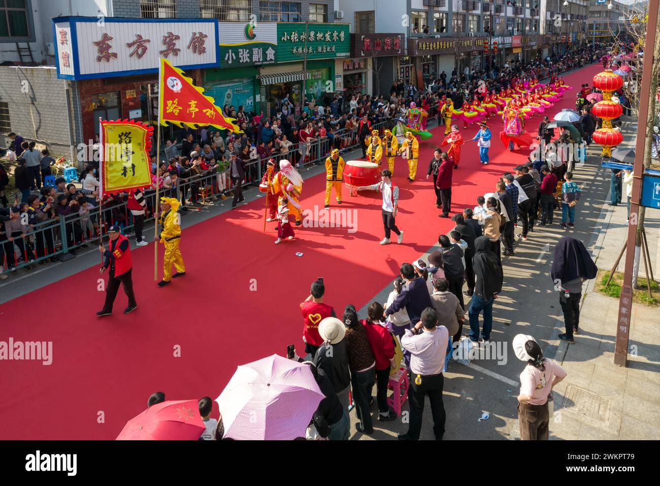 Folk actors perform on the street to welcome Lantern Festival in Ningbo ...