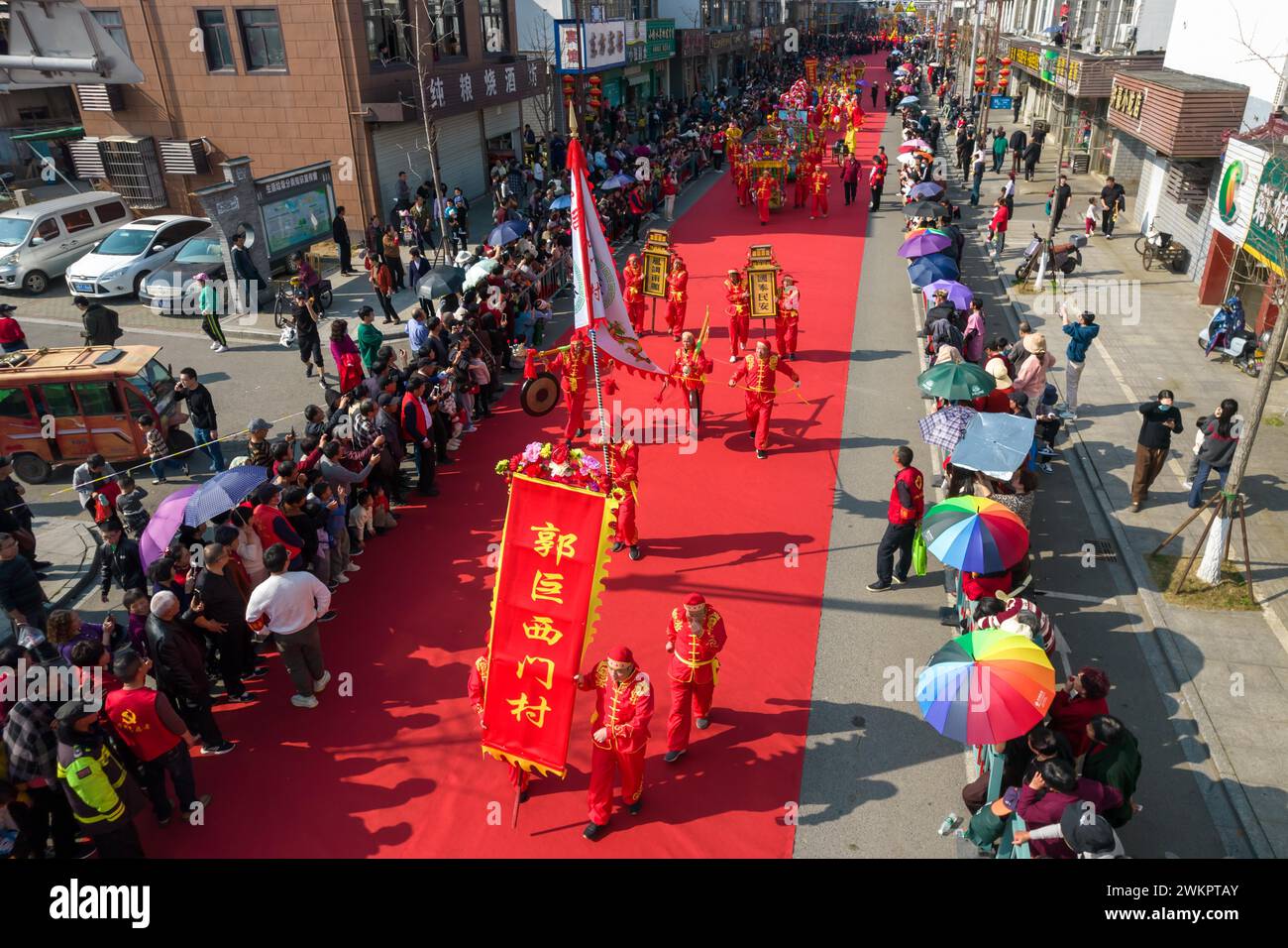 Folk actors perform on the street to welcome Lantern Festival in Ningbo ...