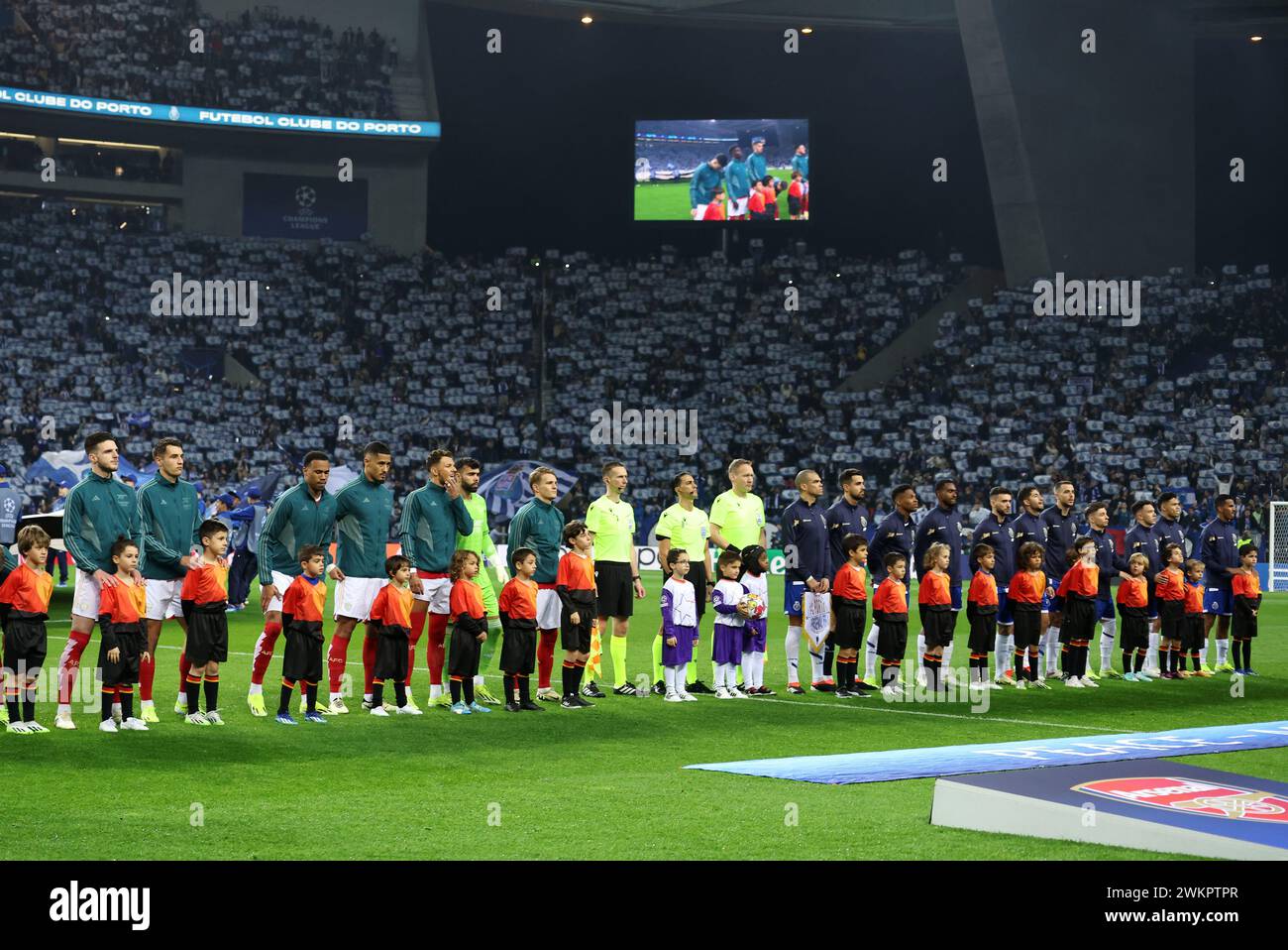 Porto, Portugal. 21st Feb, 2024. Arsenal and Porto line up during the ...