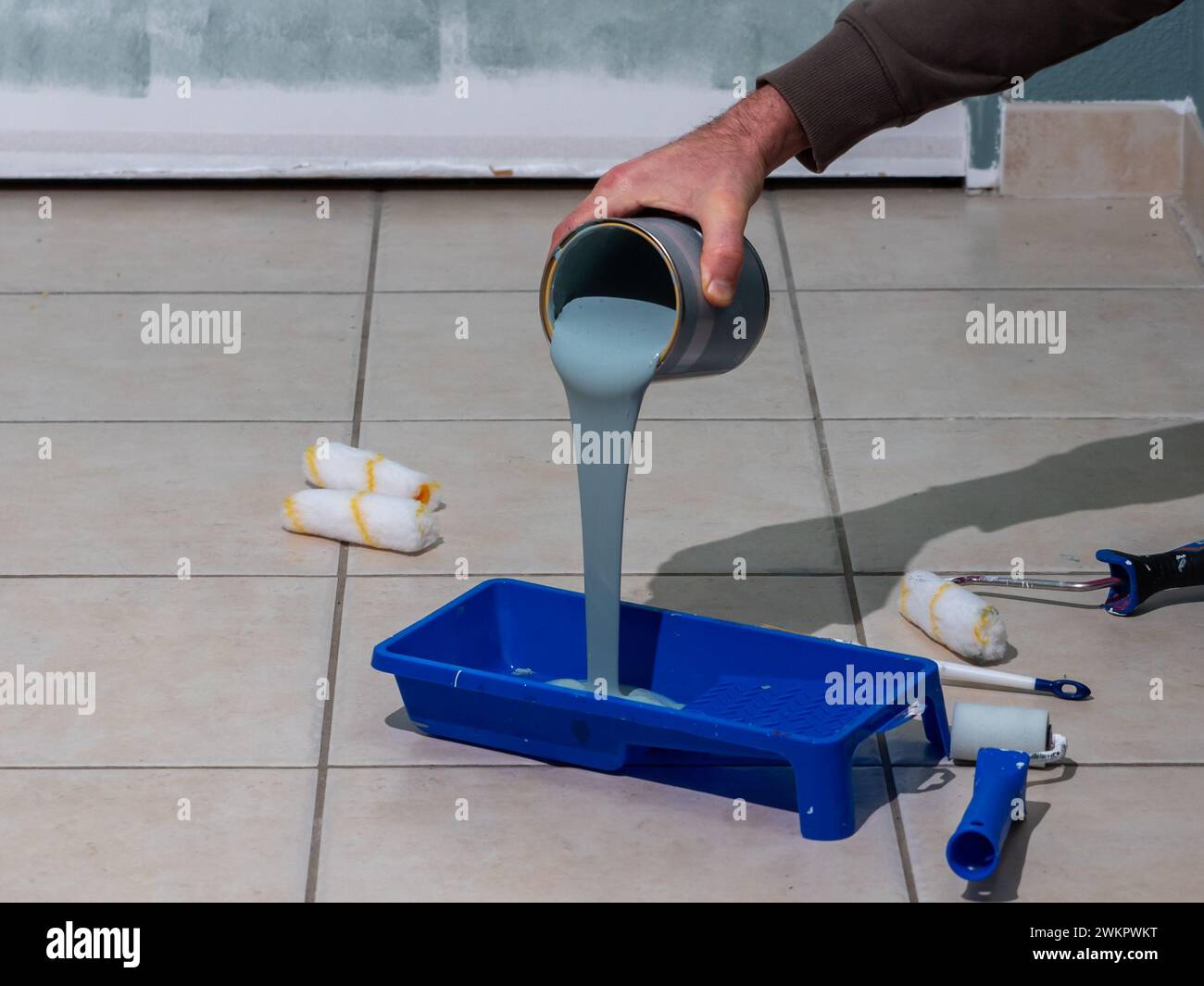 Close up white paint pouring hi-res stock photography and images - Alamy