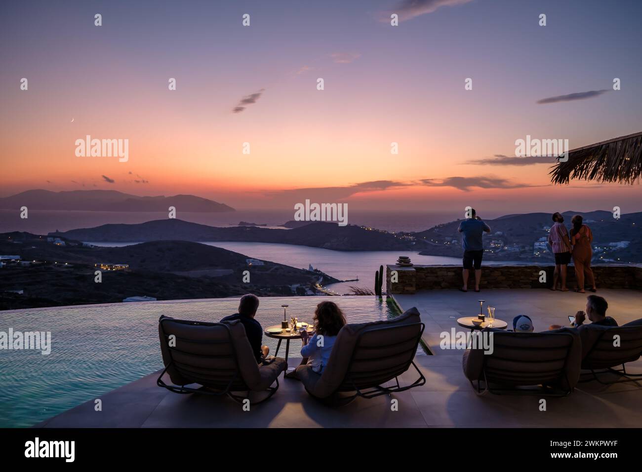 Couples sitting at bar hi-res stock photography and images - Alamy