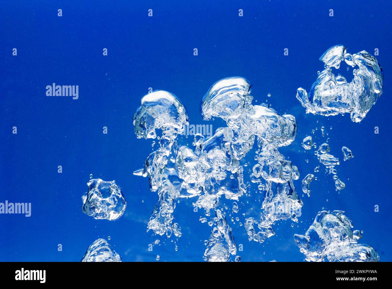 bright Air bubbles, blue background in an aquarium Stock Photo - Alamy