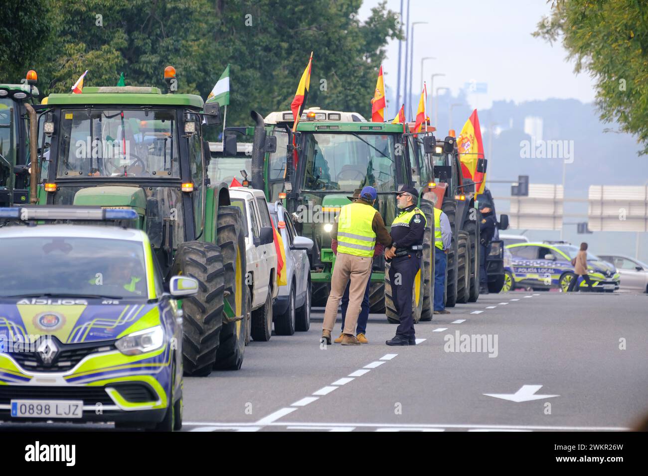 Seville, 02/06/2024. Demonstration of farmers with tractors at the entrance to Seville. Photo ...