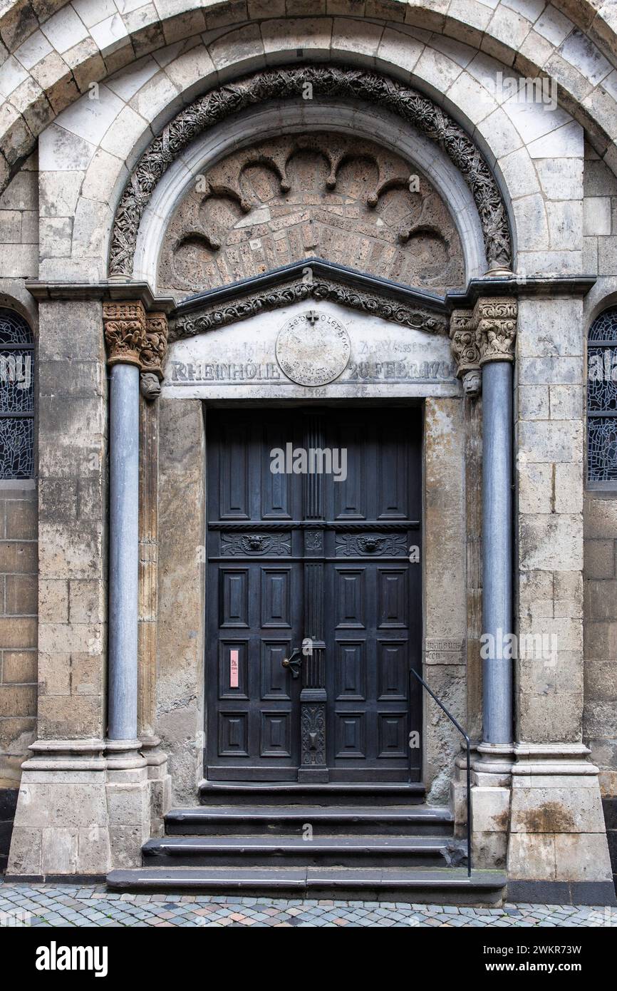 marking of the water level of the Rhine flood of 1784 above the portal ...