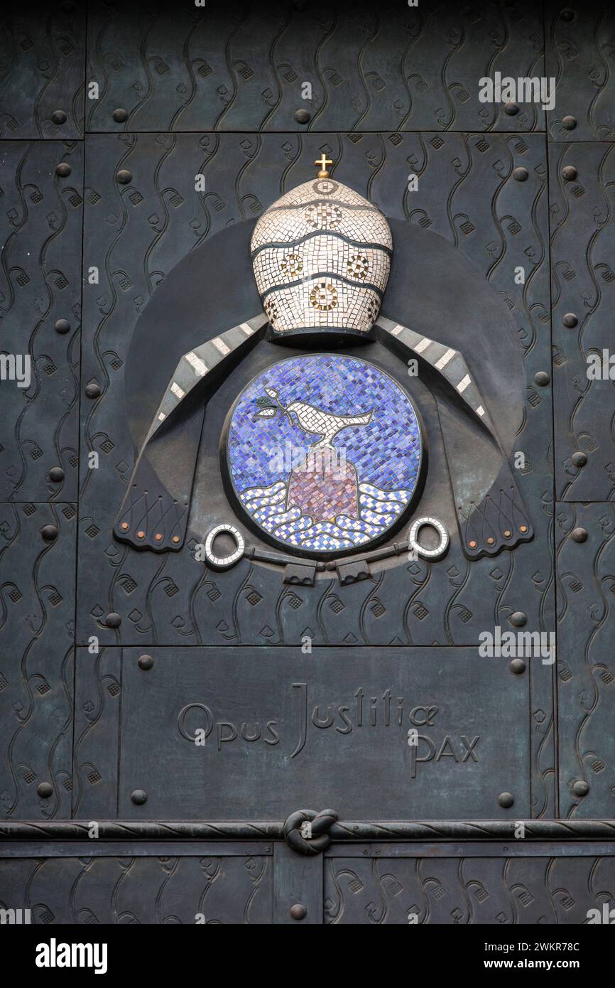 Pope's door at the south transept portal of the cathedral, Cologne ...