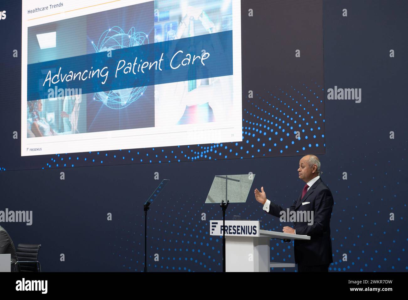 Michael SEN, Vorstandsvorsitzender, CEO, bei seiner Rede ...