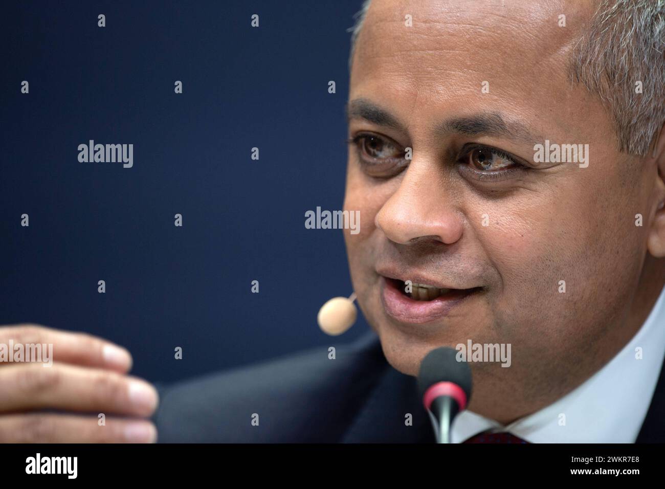 Michael SEN, Vorstandsvorsitzender, CEO, bei seiner Rede ...