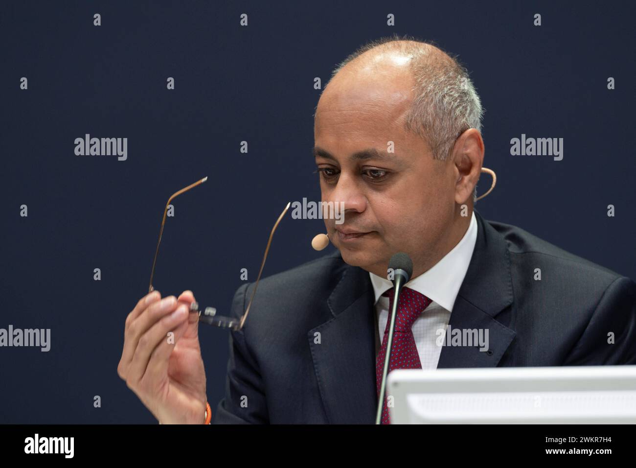 Michael SEN, Vorstandsvorsitzender, CEO, bei seiner Rede ...