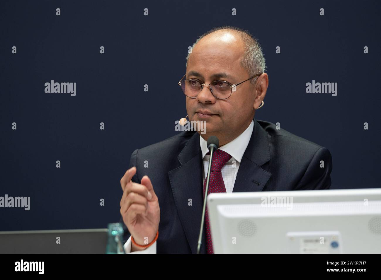 Michael SEN, Vorstandsvorsitzender, CEO, bei seiner Rede ...