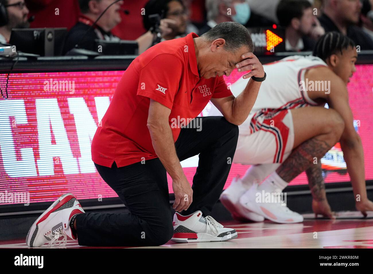 Houston coach Kelvin Sampson reacts after a foul call during the second ...