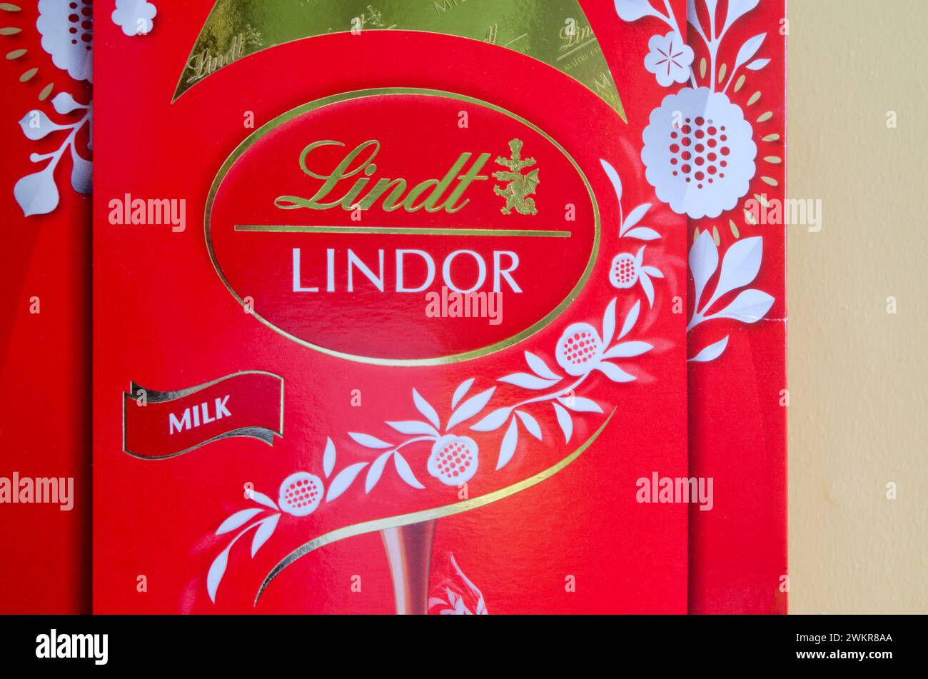 Lindt lindor logo hi-res stock photography and images - Alamy