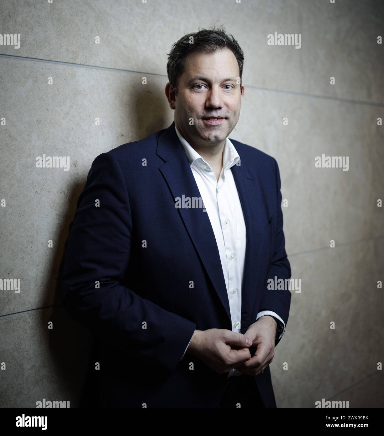 Lars Klingbeil, Parteivorsitzender der SPD, posiert fuer ein Foto in ...